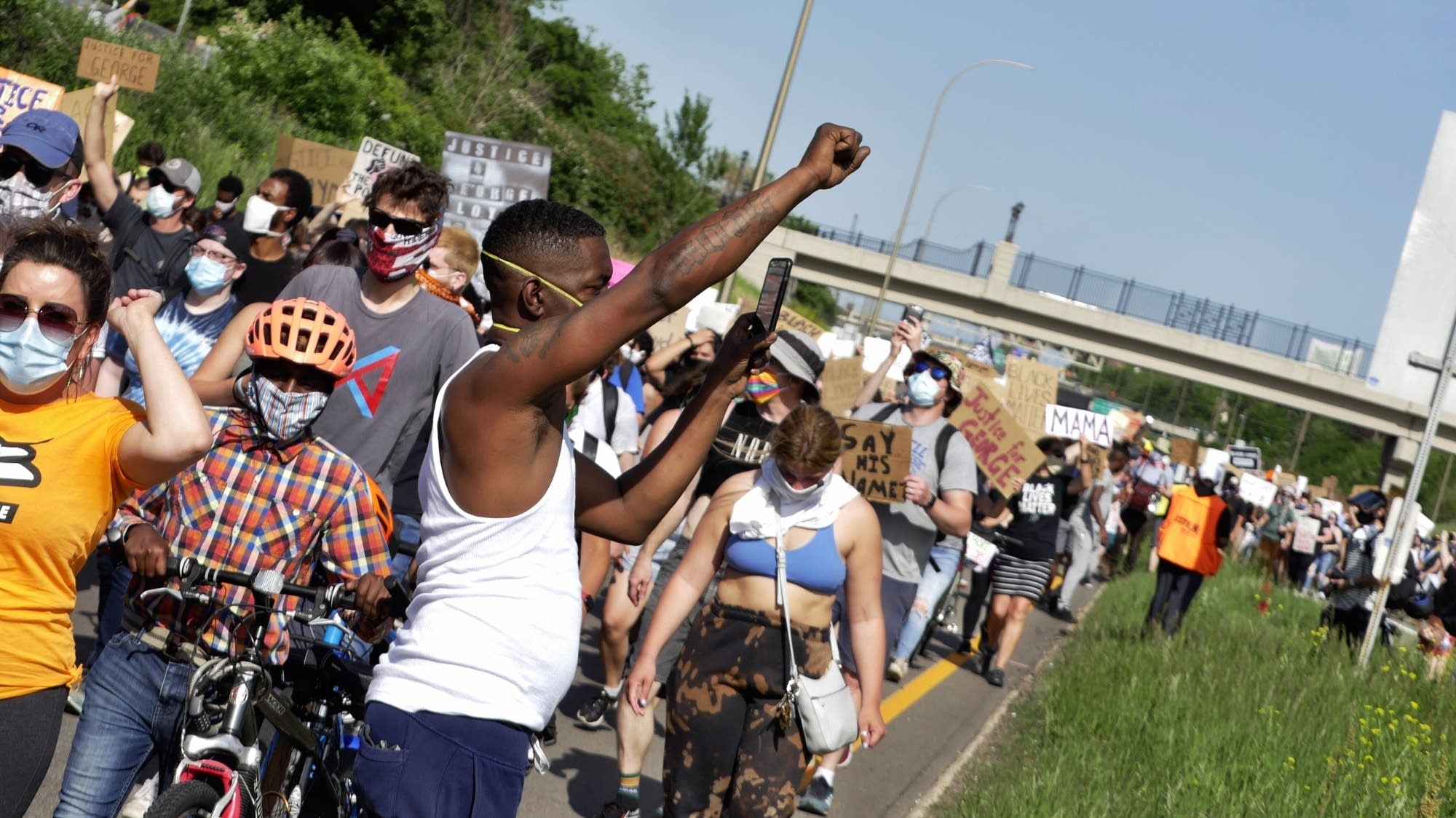 Floyd protests: Protesters march, block traffic; Walz extends curfew ...