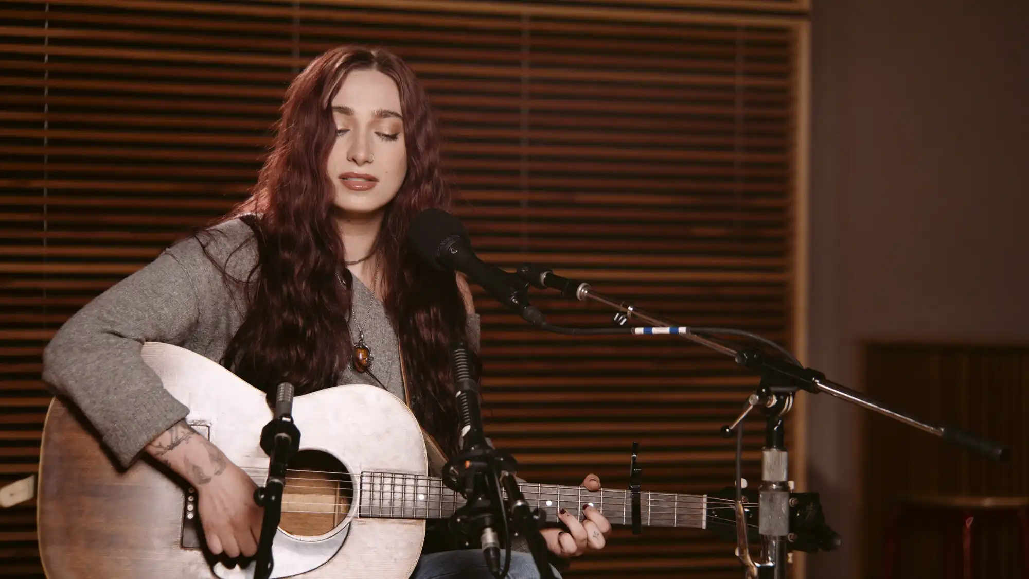 Watch a three-song solo acoustic set by singer-songwriter Anna Graves