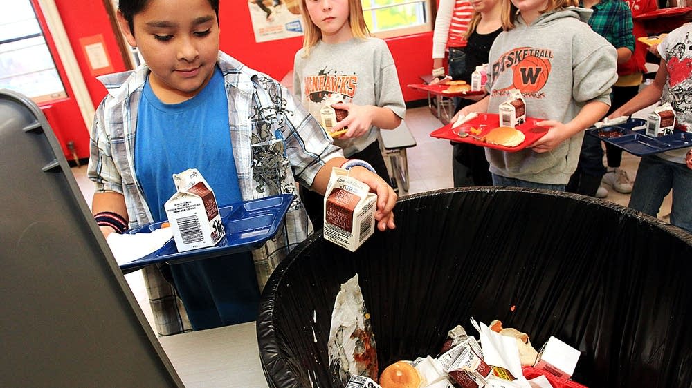 Minnesota schools seek ways to reduce garbage | MPR News