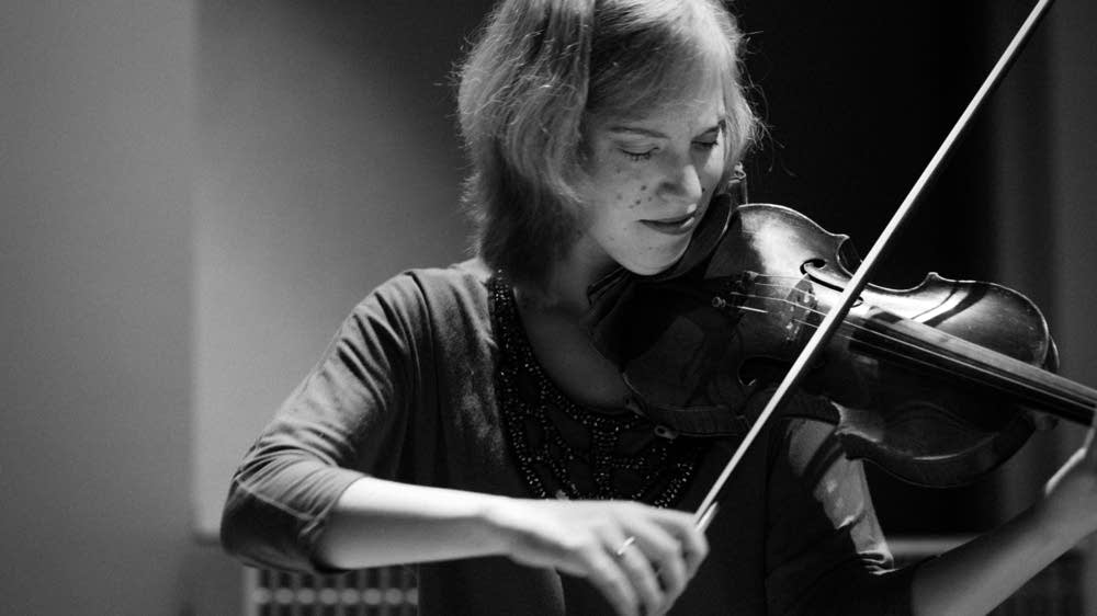 Violinist Robyn Bollinger