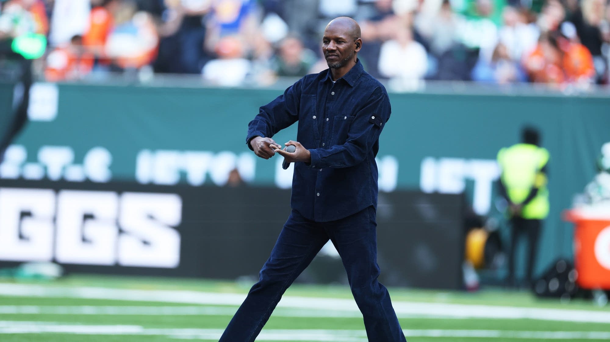 UK rapper Giggs takes center stage as NFL spices up international games ...