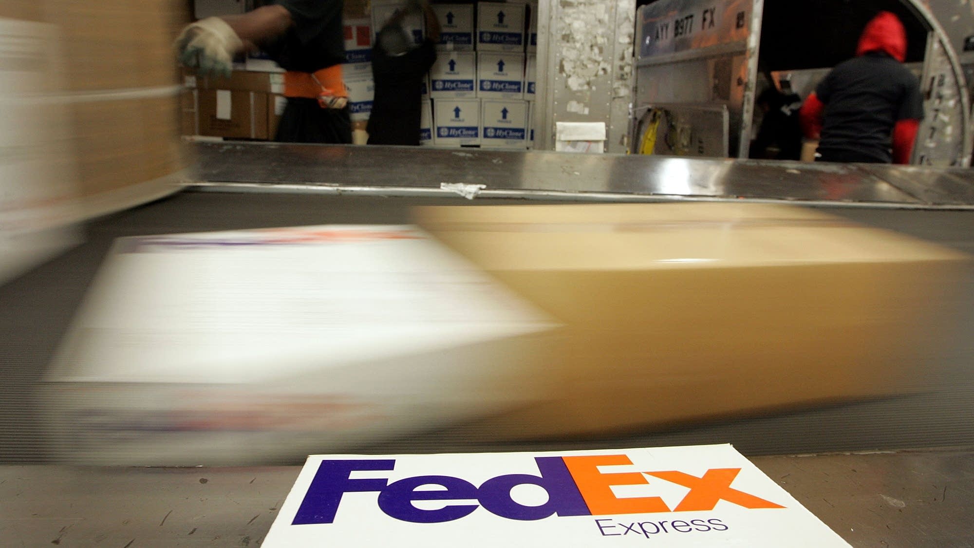 FedEx has a warning for the world. Here’s what that says about the economy.