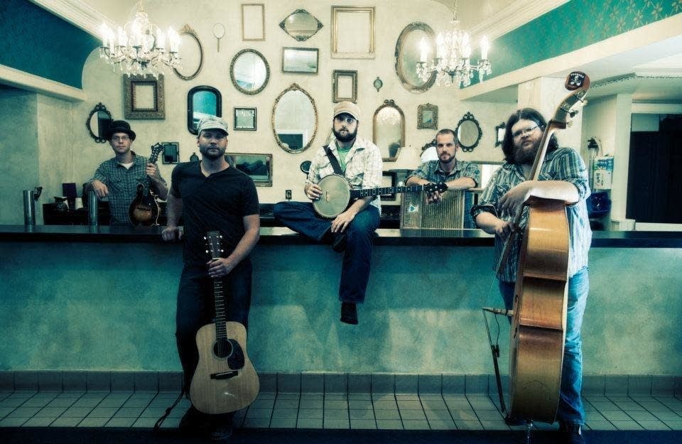 Pert' Near Sandstone perform in The Current studio