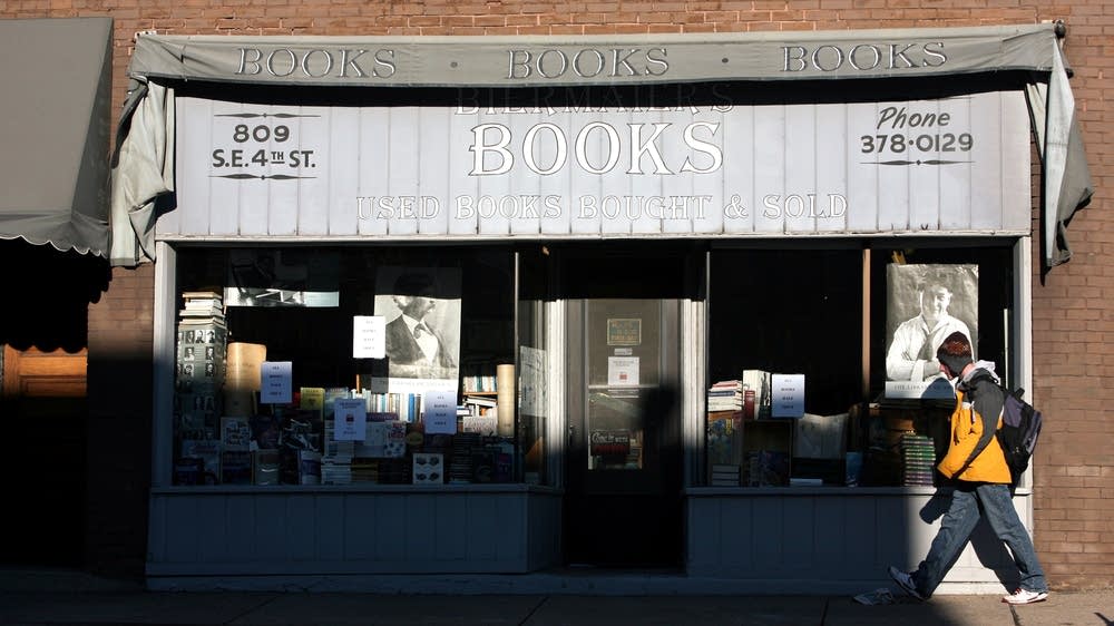 Closing Dinkytown bookstore offers glimpse of the past | MPR News