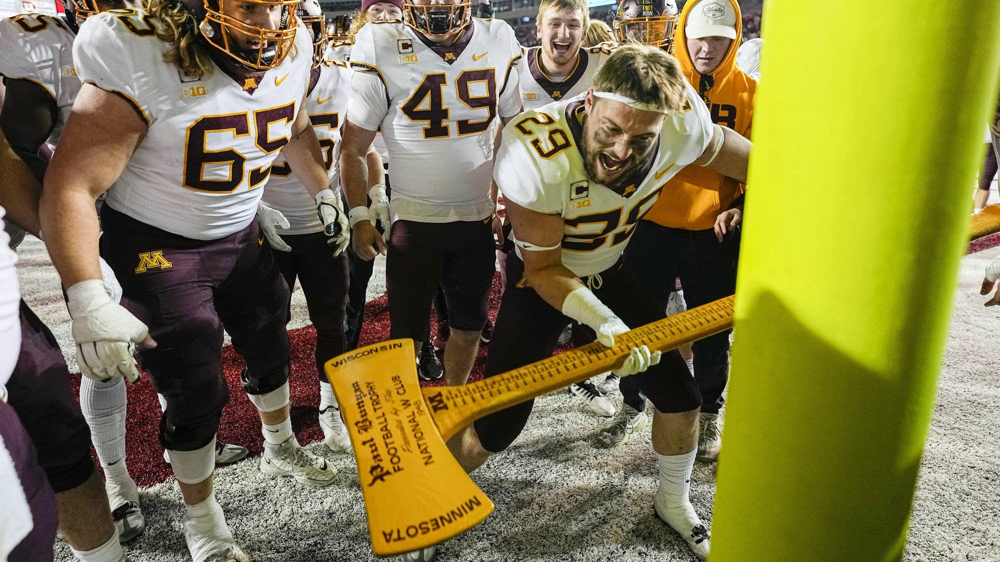 Minnesota rallies late to beat Wisconsin 23-16, keep Axe | MPR News