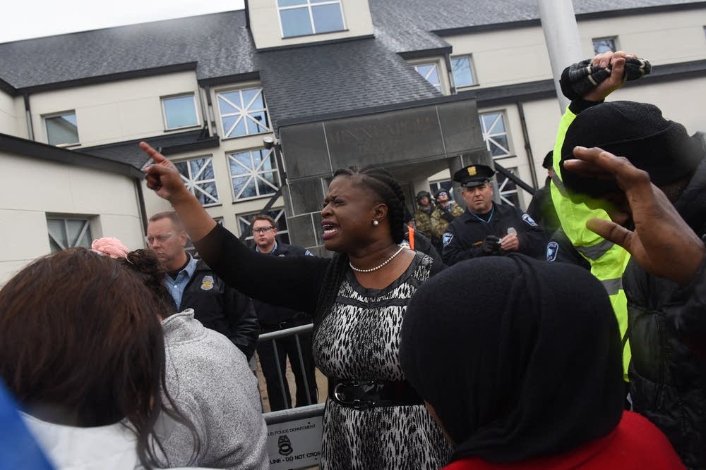 Protesters: Feds must take over Mpls. police; national NAACP coming ...