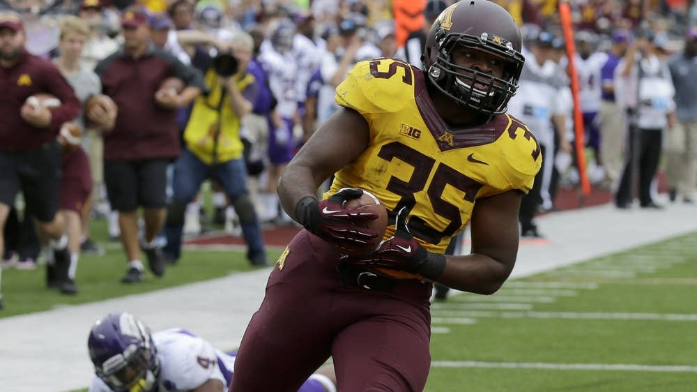 Photos: Gophers beat Leathernecks | MPR News