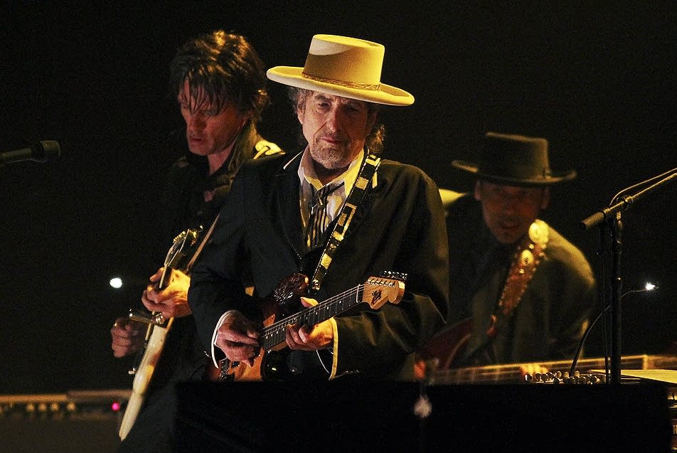 Today in Music History: Bob Dylan returned to Newport Folk Festival