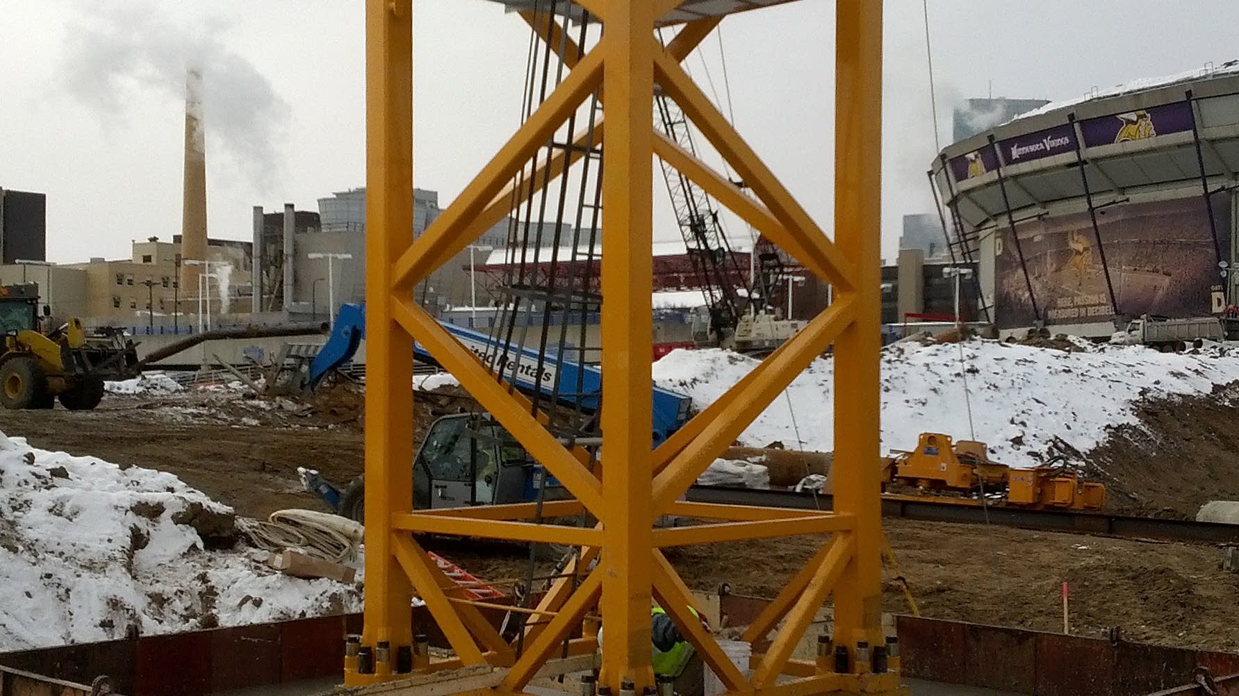 Movin’ on up: workers to install tower crane at Vikings stadium site ...