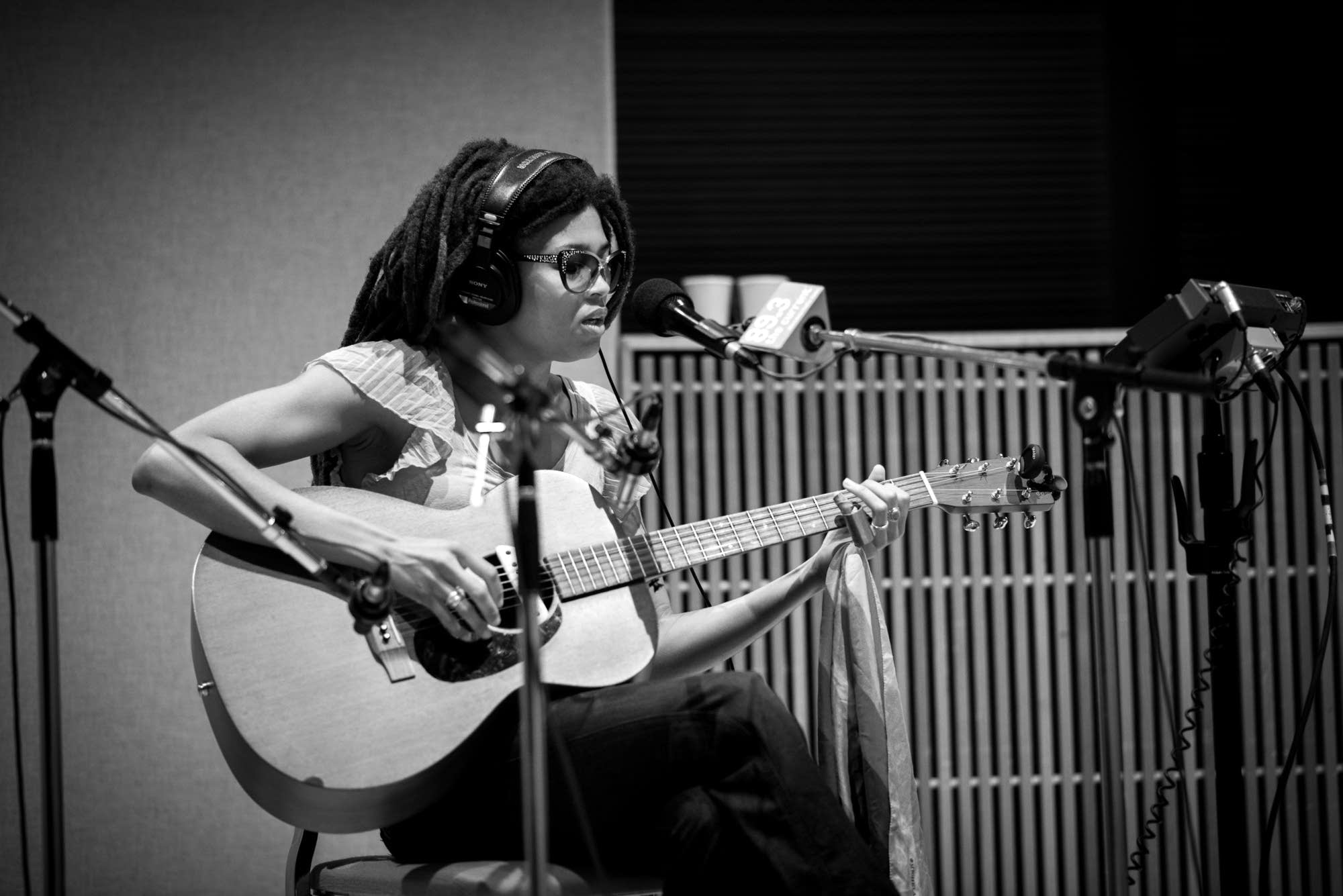 The Current's Guitar Collection: Valerie June, Martin dreadnought