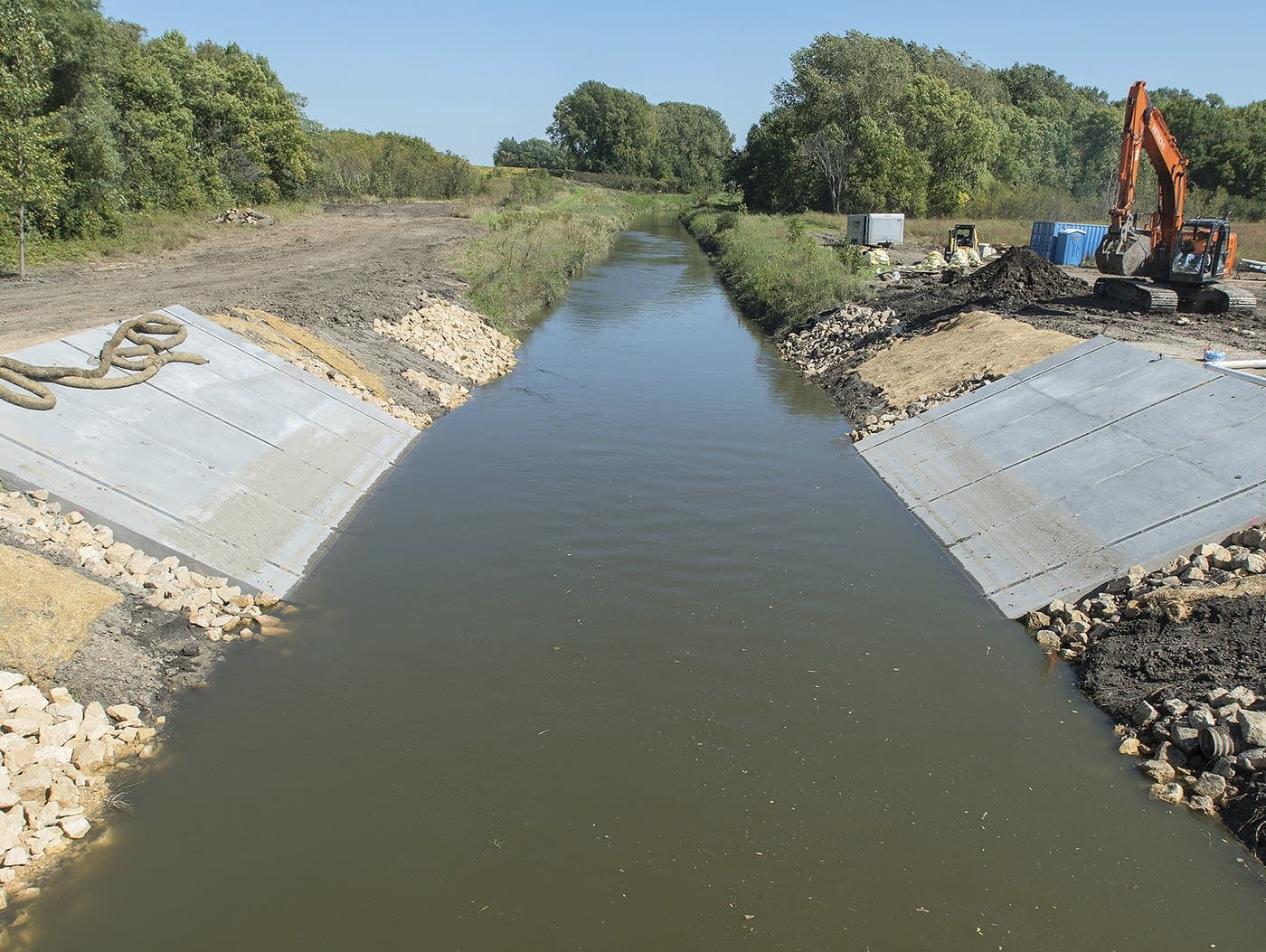 Barriers to combat invasive carp near completion on southern Minnesota ...