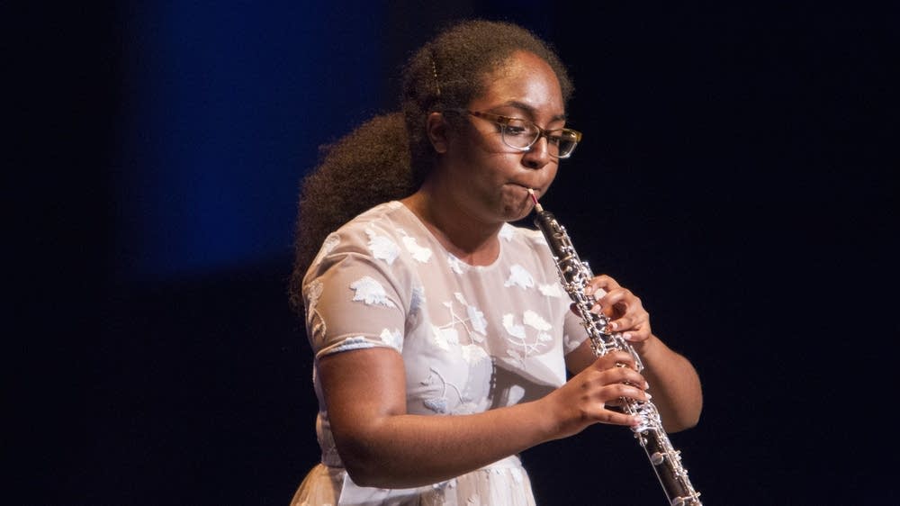 Minnesota Varsity oboist goes viral with 'Toxic' video