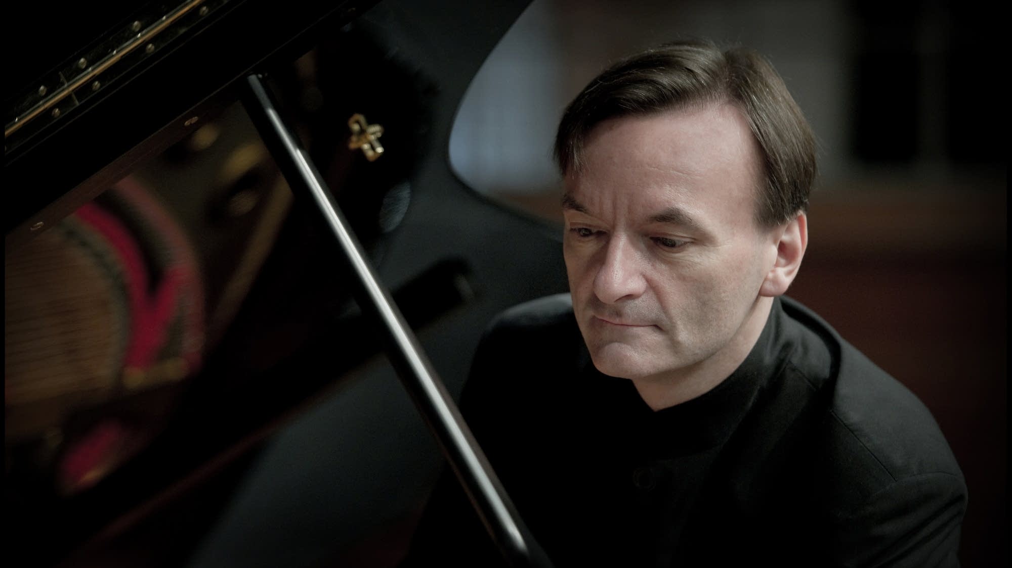 Stephen Hough: Vida Breve