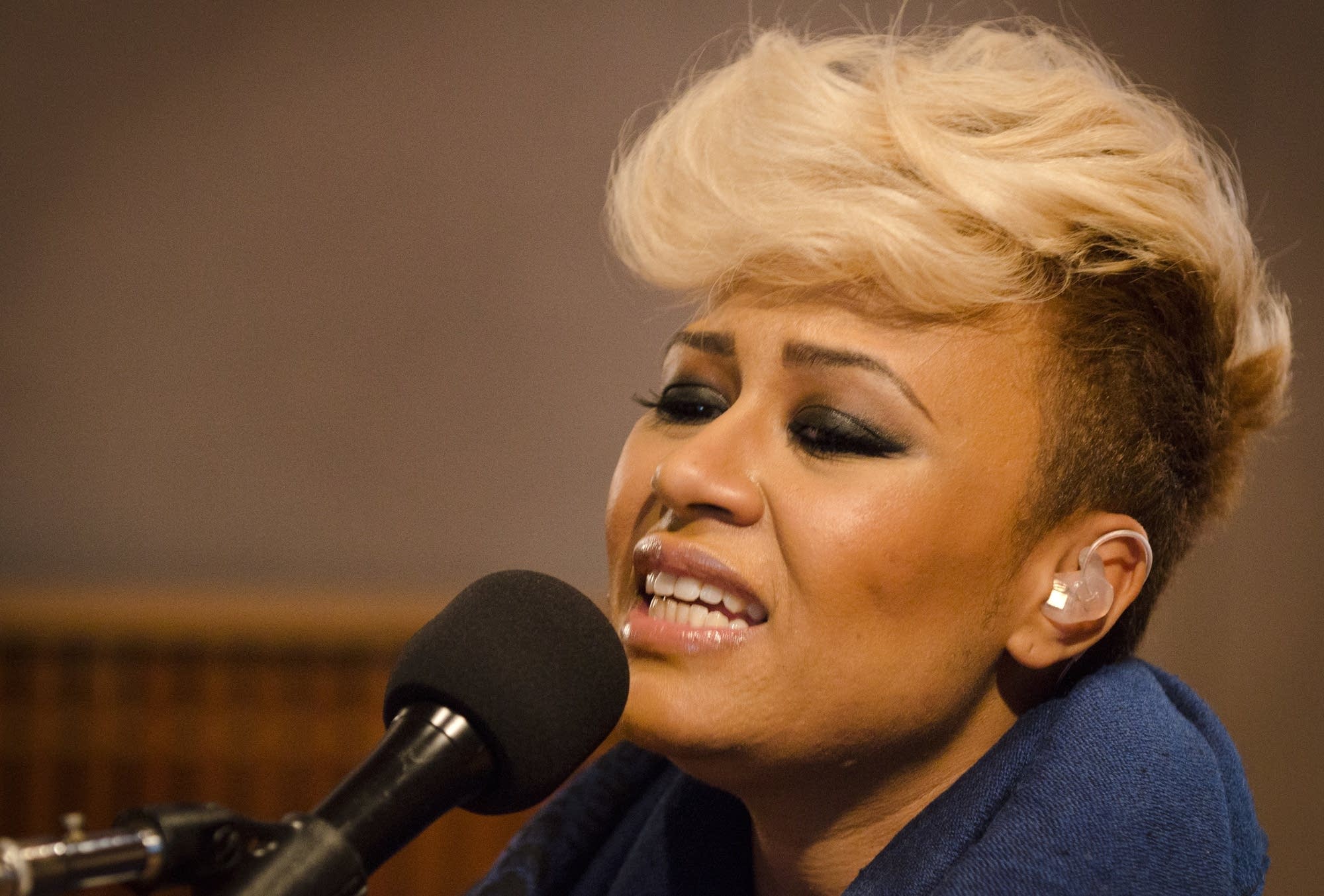 Emeli Sande performs in The Current studio