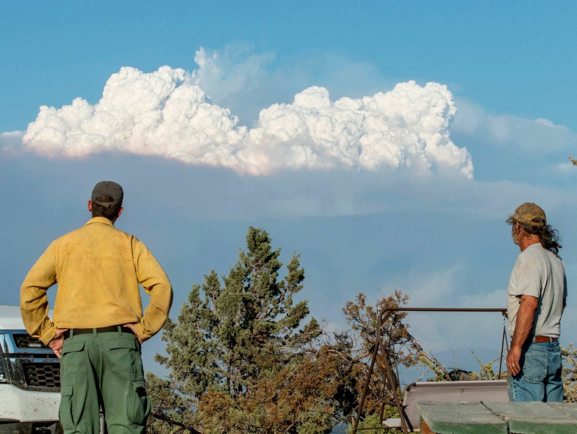 Huge Oregon blaze grows as wildfires burn across western U.S. | MPR News