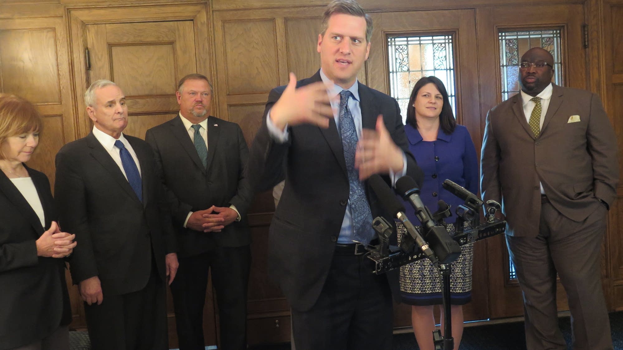 Ritual at the Residence: Session talks start slowly | MPR News