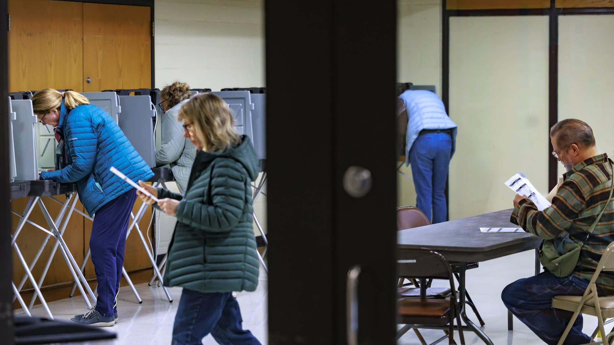Minnesota voters head to the polls with mayoral candidates and school ...