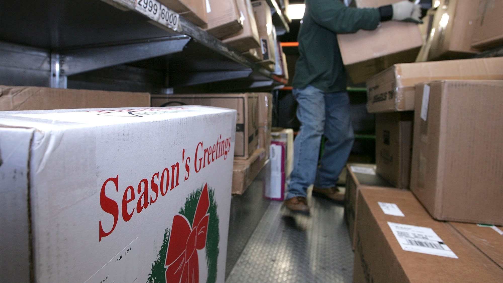 Shorter holiday window puts pressure on shipping services - Marketplace