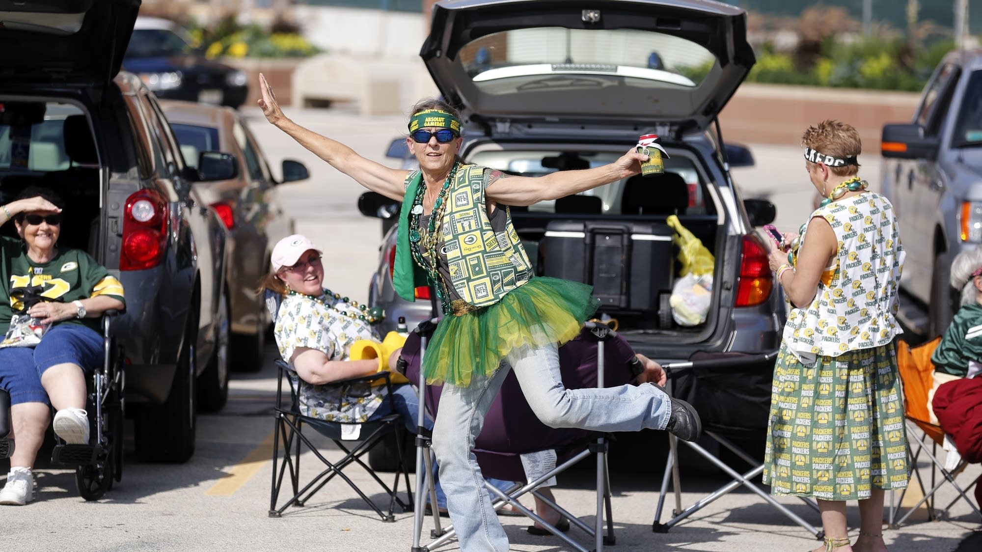 The rowdy fans of Green Bay aren’t from Green Bay | MPR News