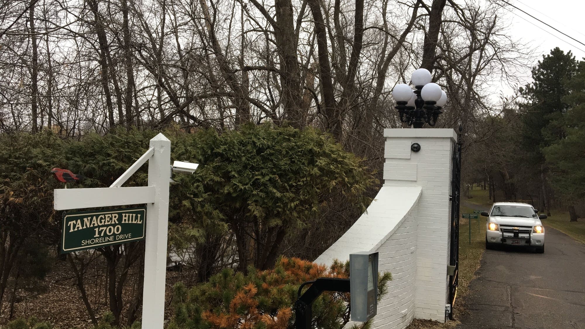 Irwin Jacobs, wife Alexandra found dead at home, family friend says ...