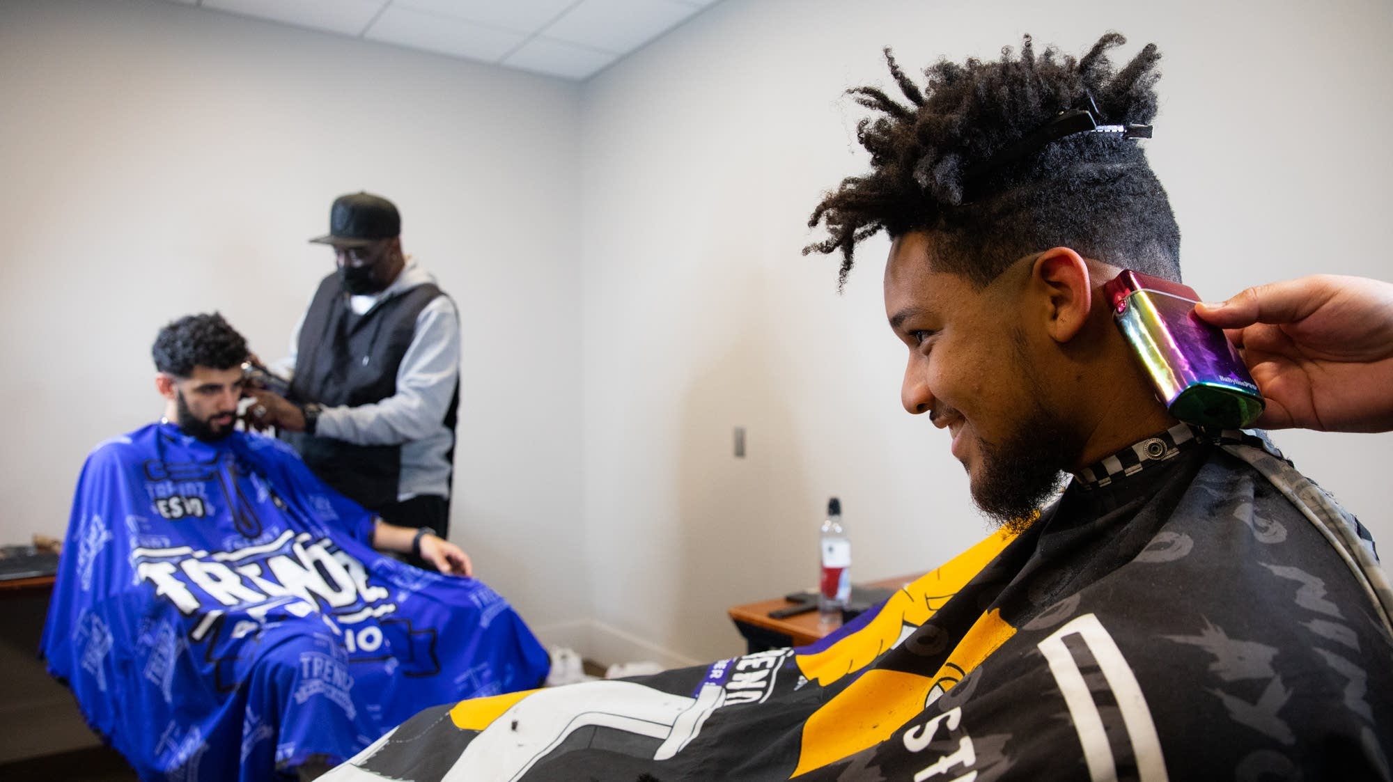 A St. Olaf football player is building a barbershop — and a platform ...
