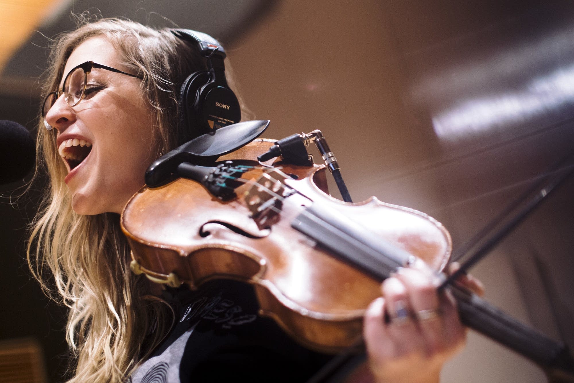 Jillian Rae shares songs from new EP, 'Wanderlust,' on Radio Heartland