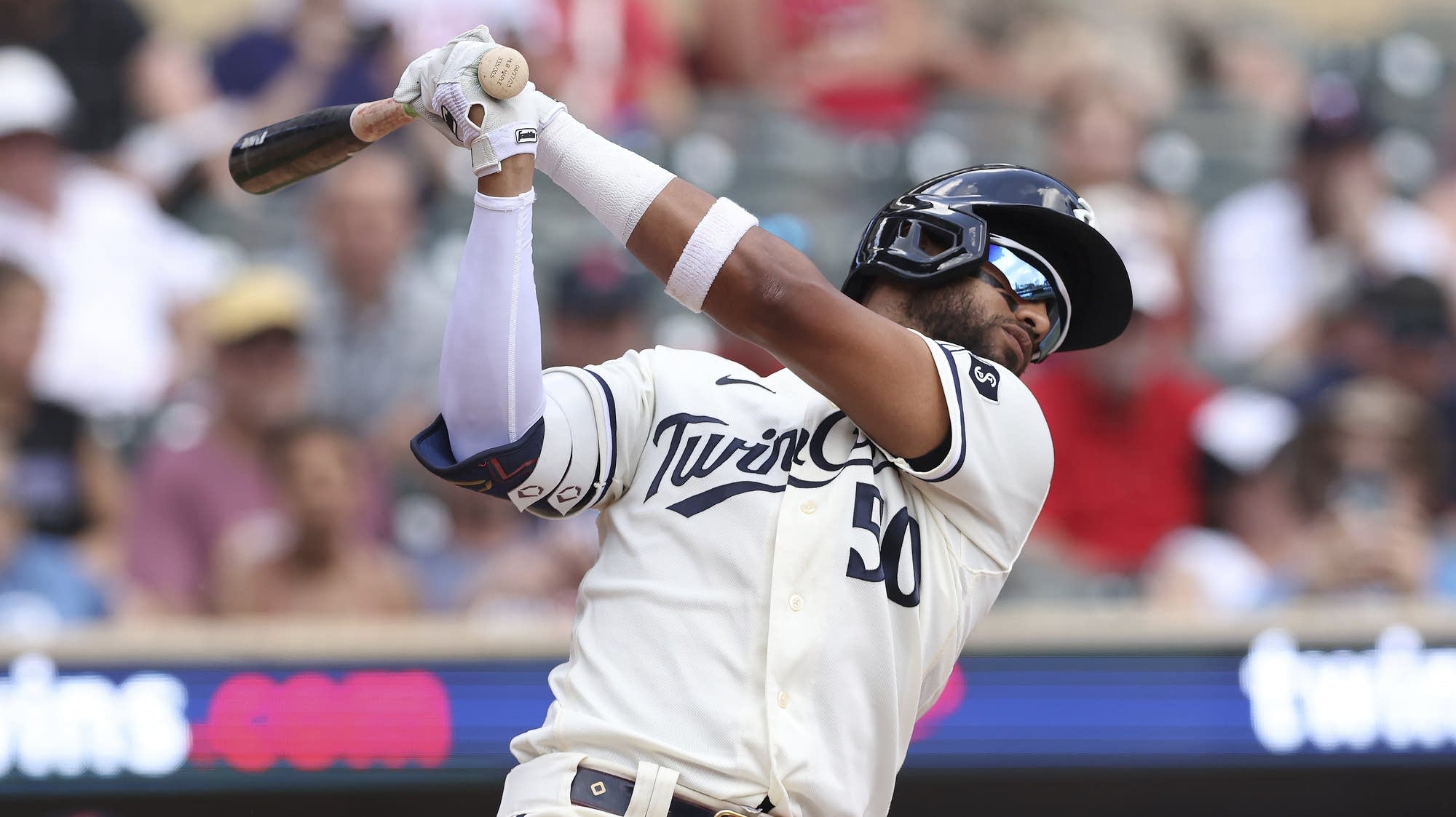 Guardians Top Twins 2 1 To Split Series As Mckenzie Sizzles With 10 Ks