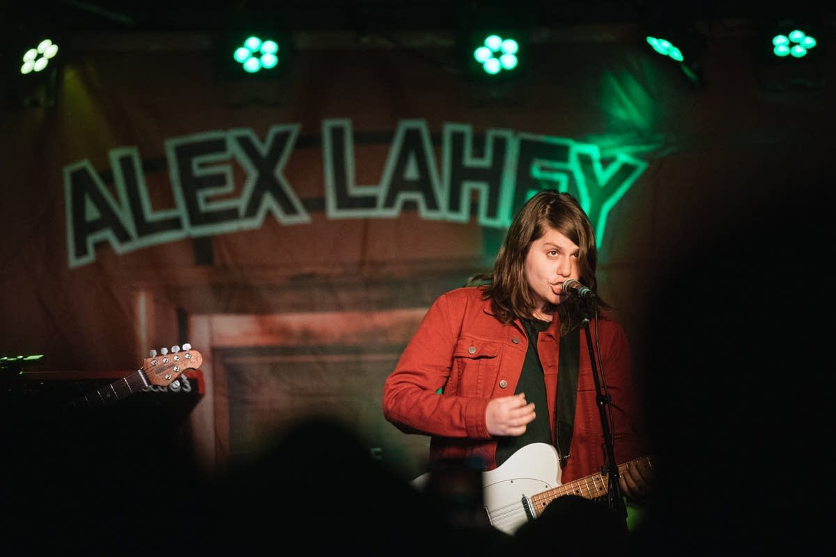 Review and photos: Alex Lahey makes Wednesday a weekend at the Turf Club