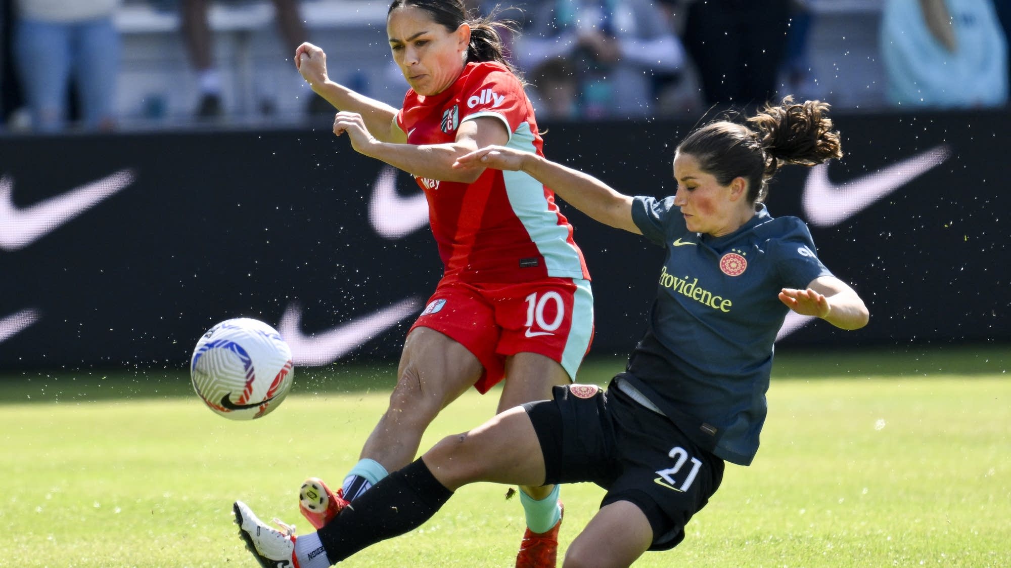 Midfielder Lo’eau LaBonta highlights USWNT roster for upcoming matches ...