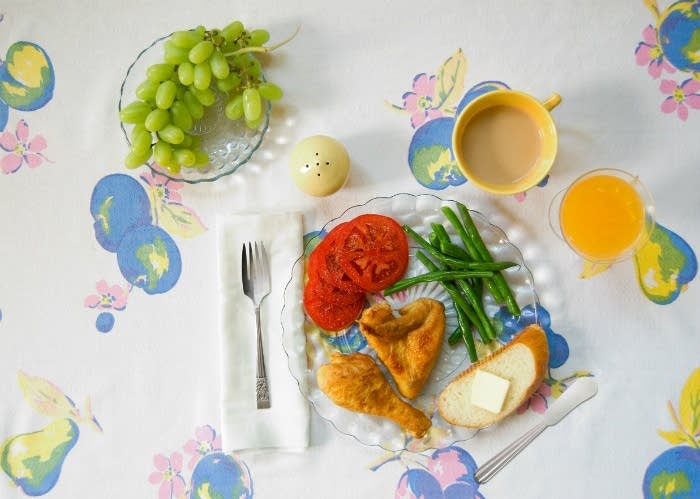 Oliver Twist's gruel and Alice's tea party: Photographing literature's ...