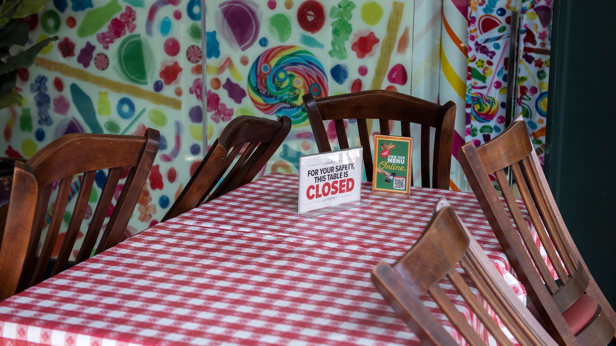 Slow labor market recovery continues with unemployment claims at 870,000