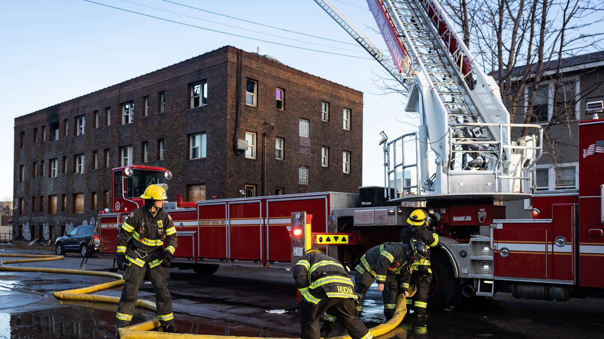 Crews extinguish fire at boarded-up Minneapolis apartment building near ...