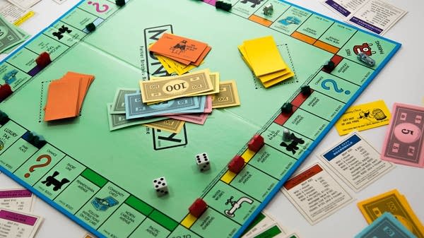 How monopolies and oligopolies work