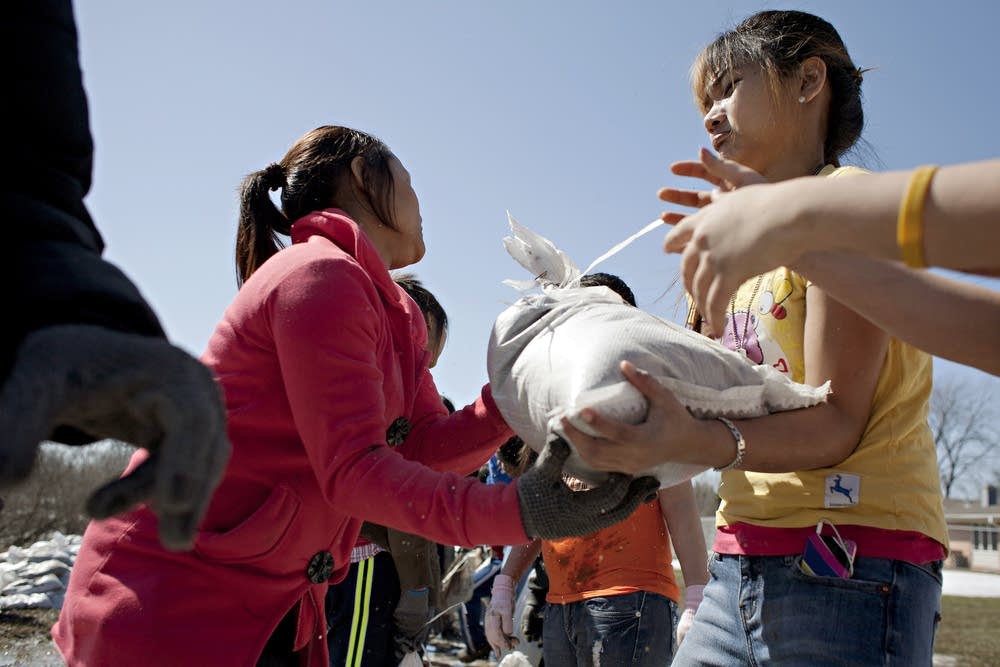 Photos: Fargo flood fighters stack sandbags ahead of Red River's rise ...