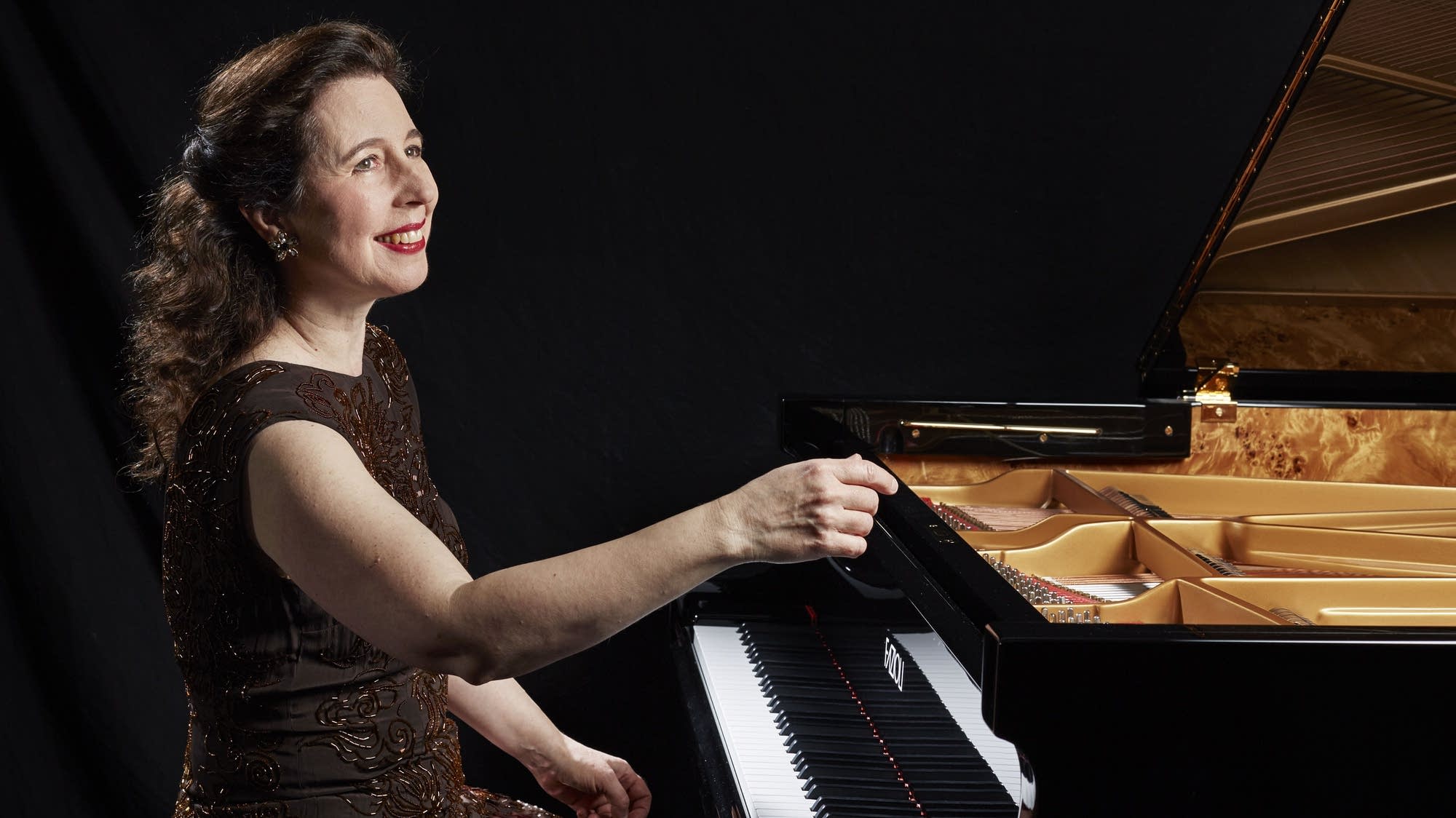 Angela Hewitt concludes her complete Mozart Piano Sonatas project