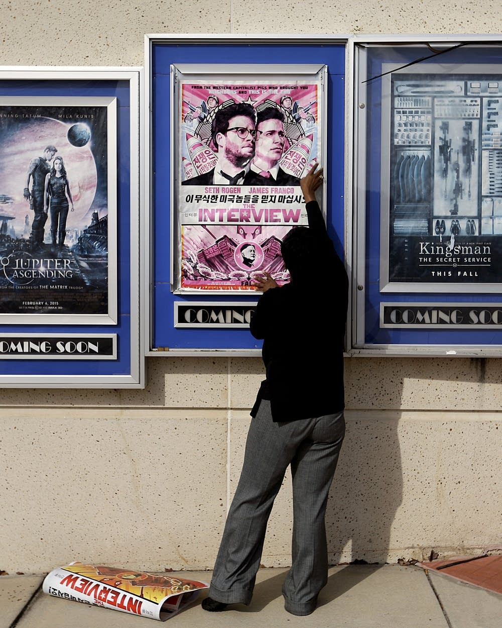 Seth Rogen The Interview Poster Moviegoer Tim Stone Waits By A Poster
