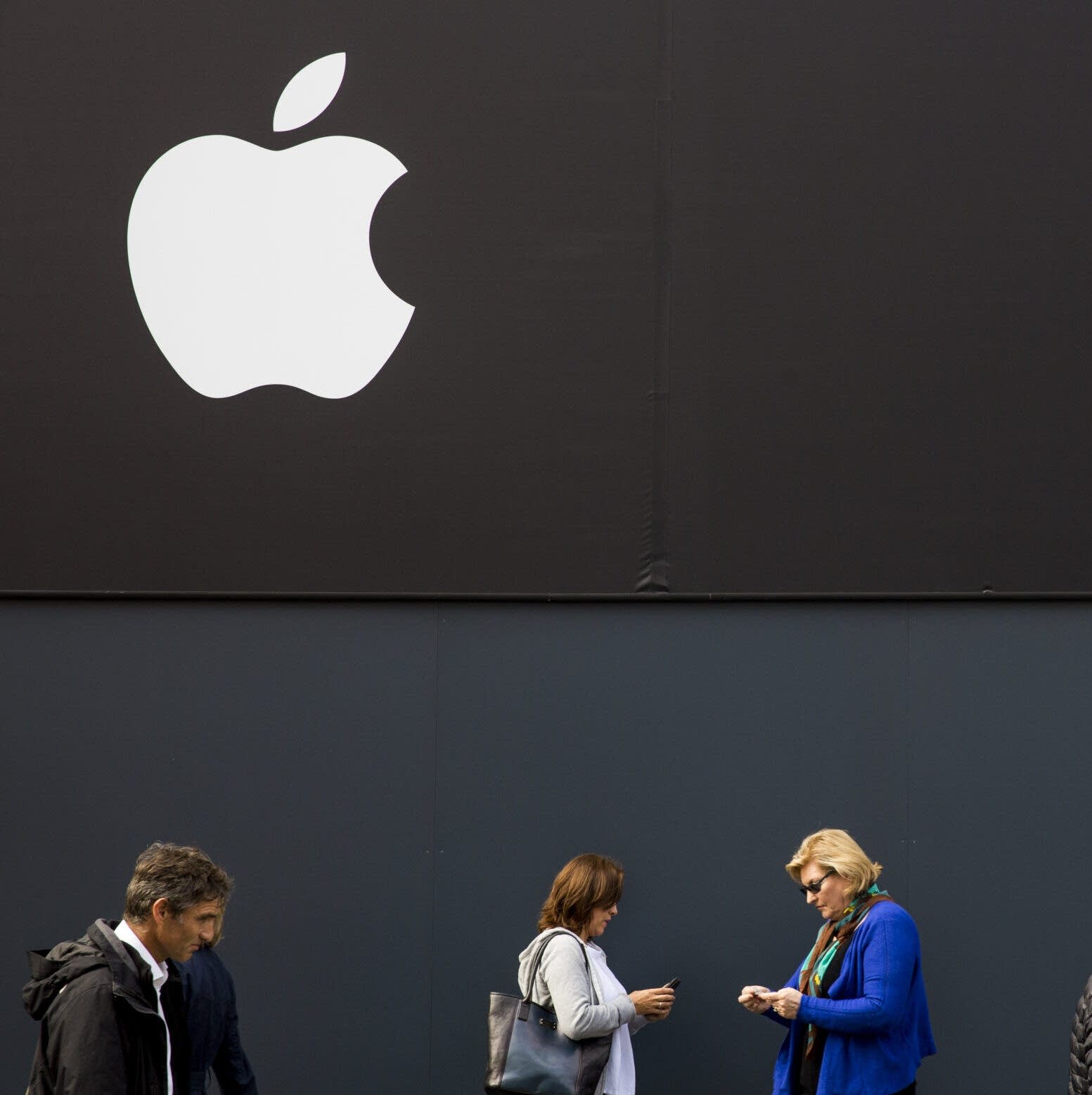 A legal battle brewing between Apple and the U.K. government