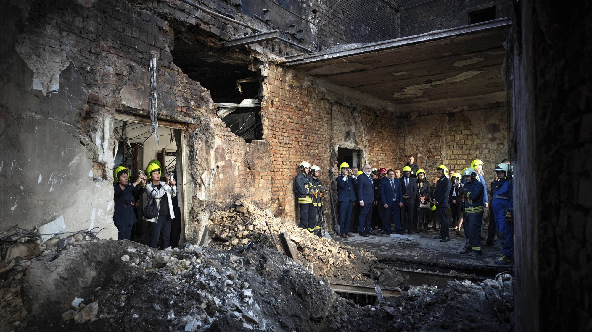 Ukraine shows diplomats damage after Russia’s largest aerial attack ...