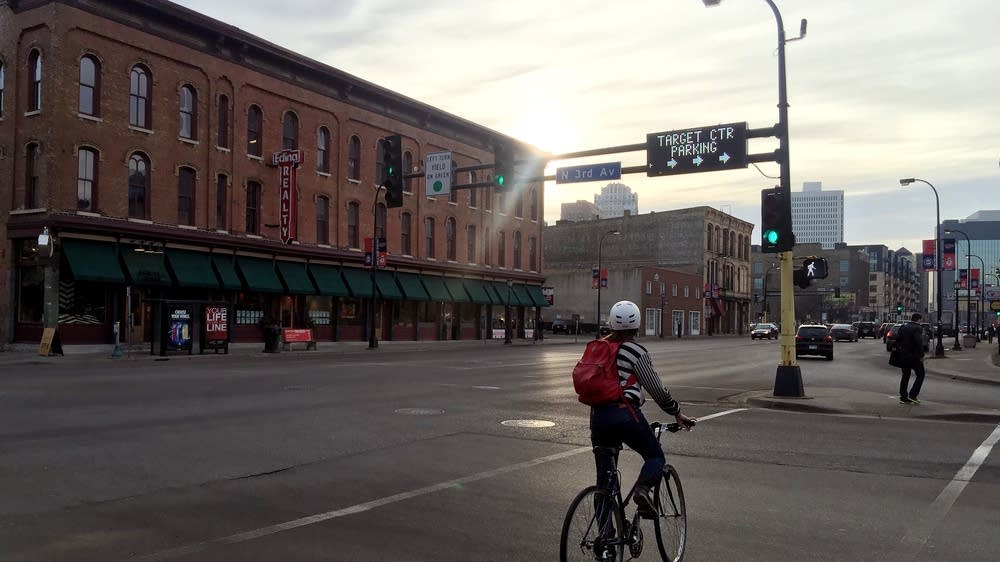 Car balk? Report reveals many in Twin Cities walk, bike to work | MPR News