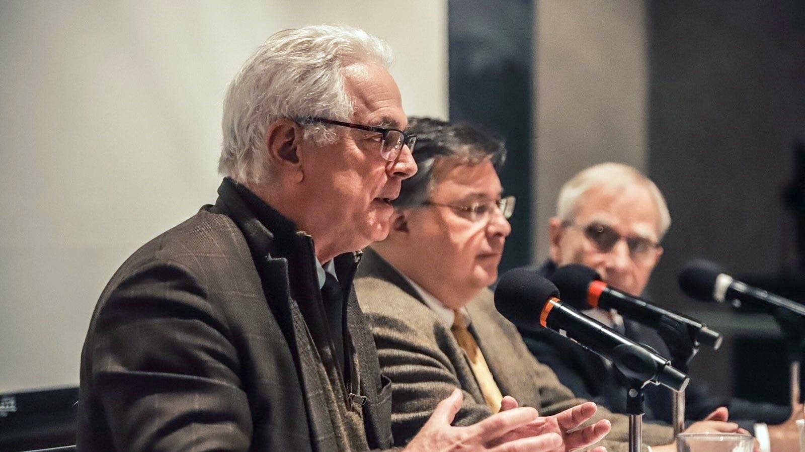 Economists Louis Johnston and Chris Farrell give Gary Eichten their ...