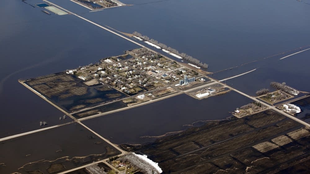 Major flooding risk low on Red River | MPR News