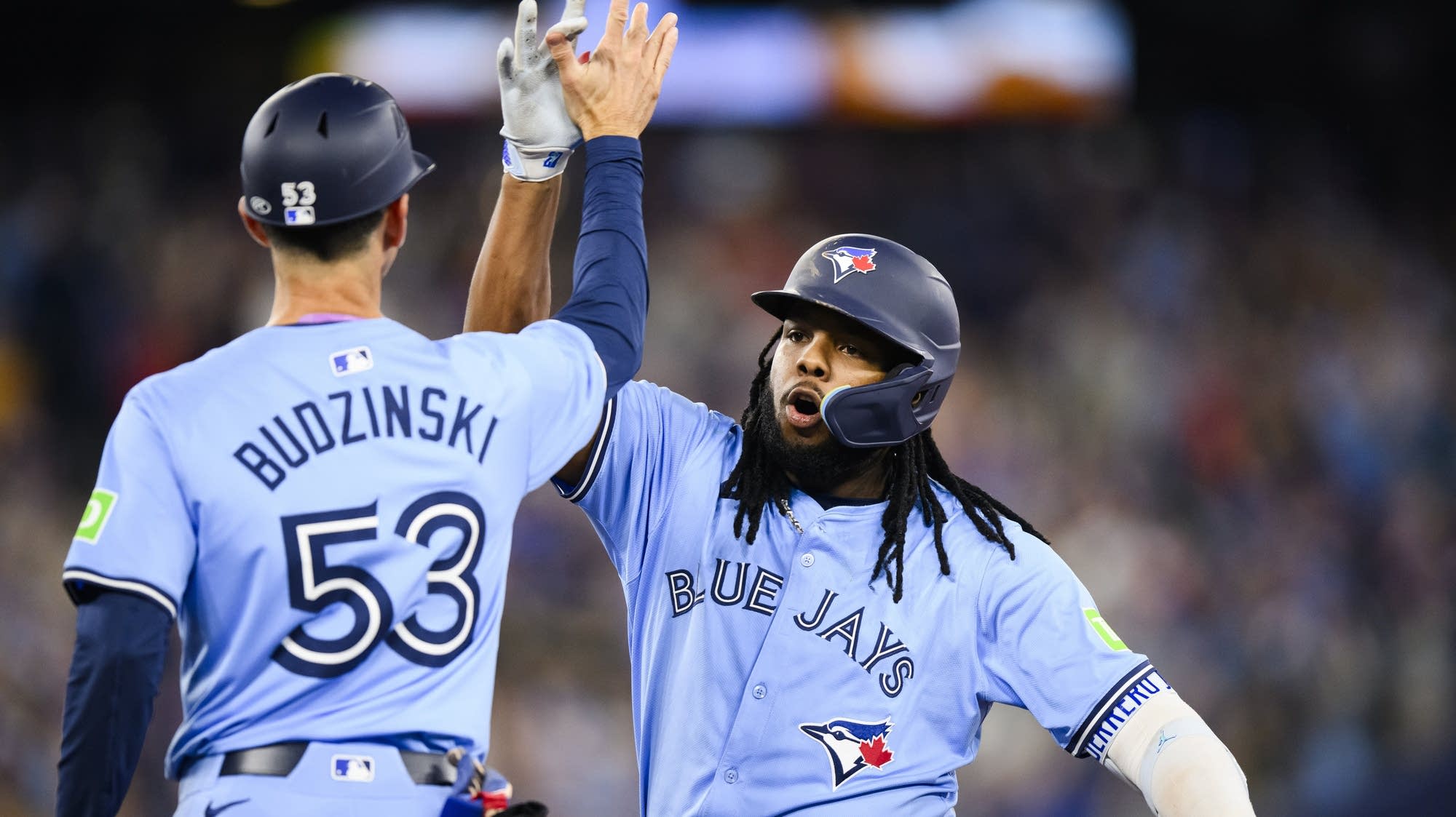Clement gets winning hit as Blue Jays rally to beat red-hot Twins 10-8 ...