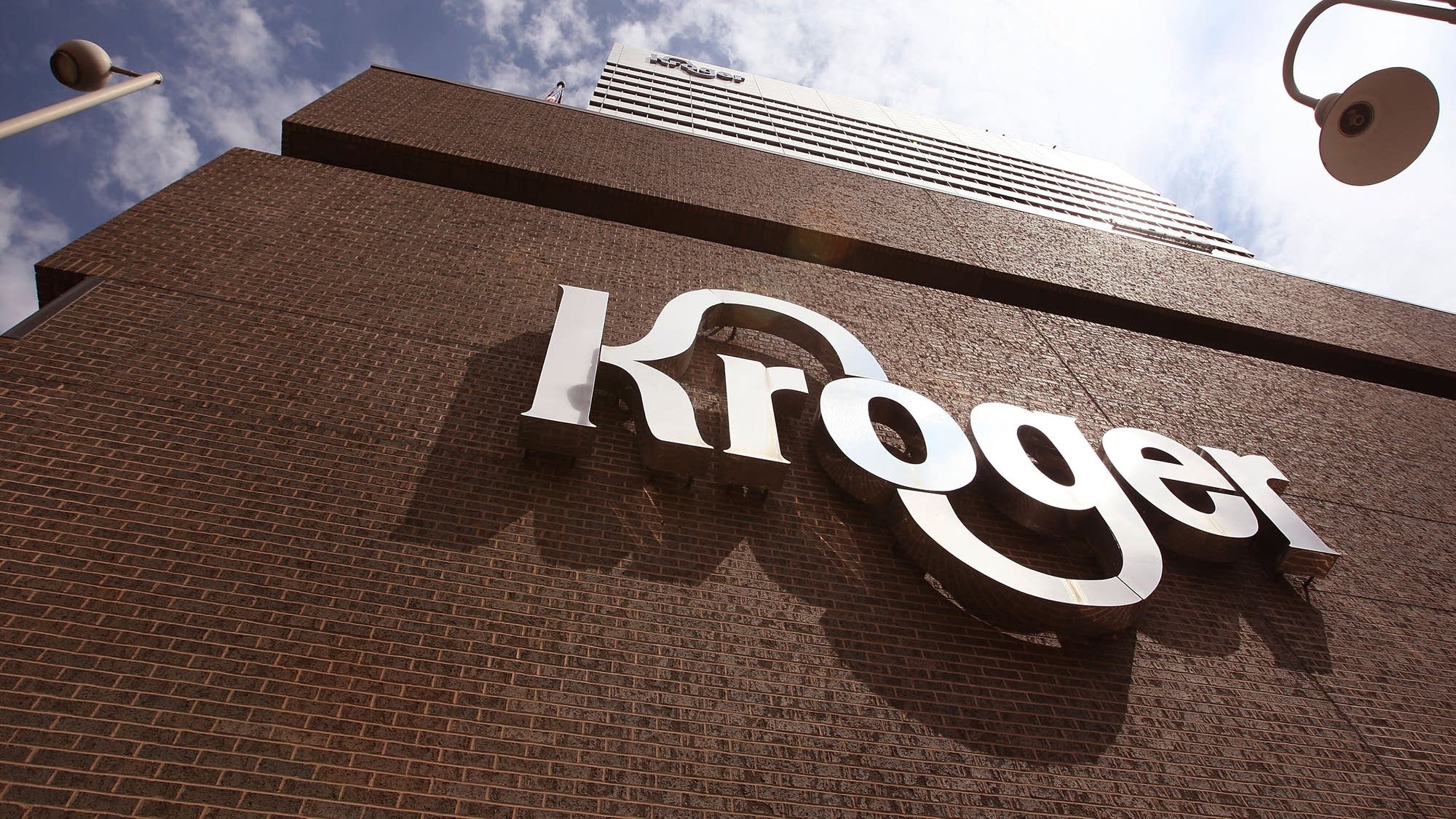 Kroger aims to boost growth by partnering with ghost kitchens
