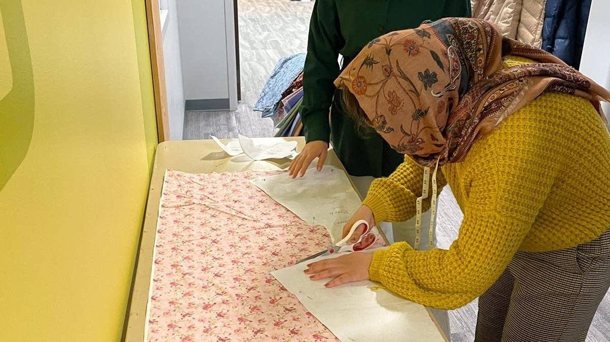 Sewing thread lifeline: Weekly gatherings help Afghan refugees build ...