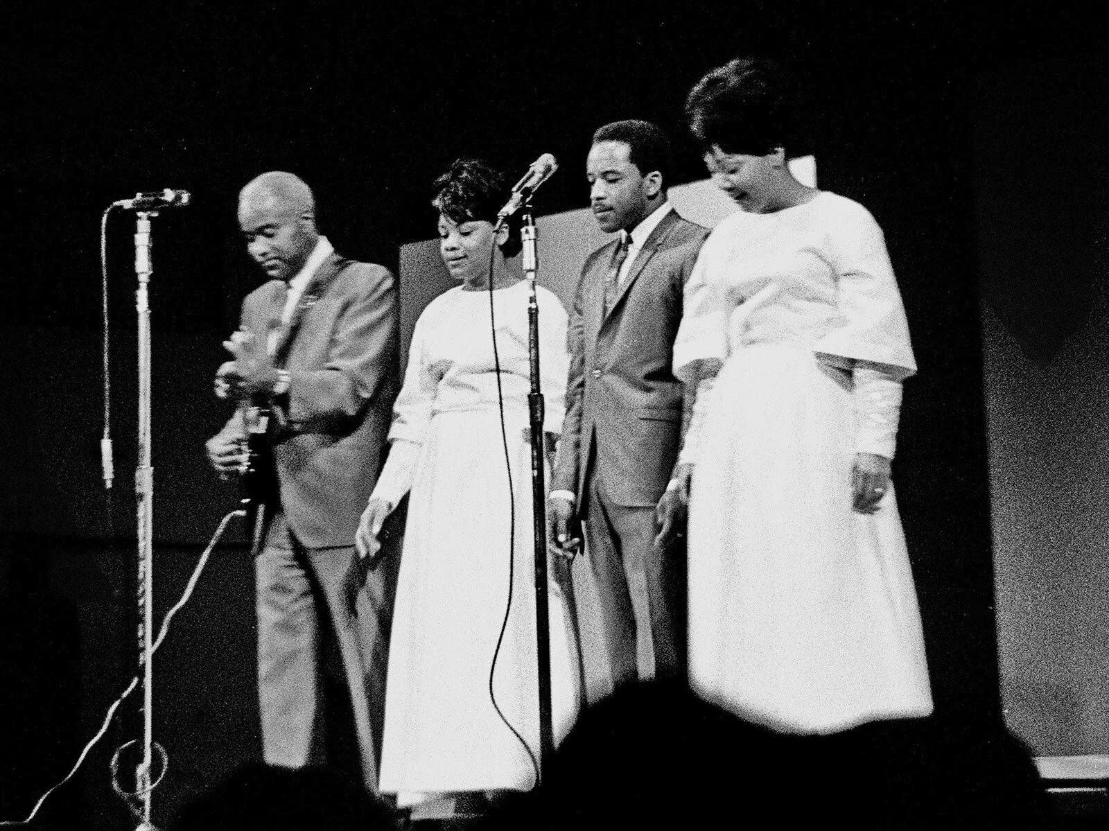 Pervis Staples, founding member of the Staple Singers, dies at age 85