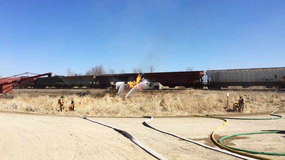 Evacuated residents head back to NW Minn. town after train-tanker crash ...
