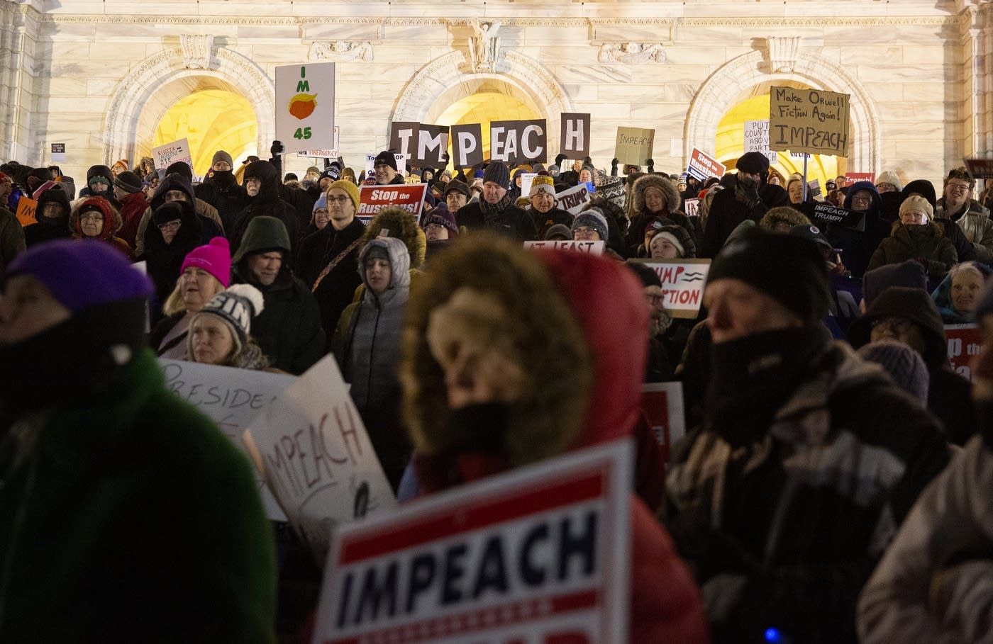 Hundreds in favor of impeachment protest in St. Paul, but others are ...