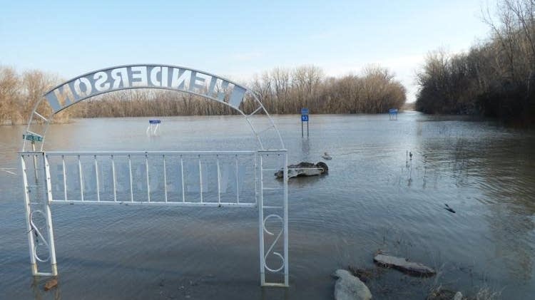 Only one way out of Henderson as flood waters rise | MPR News