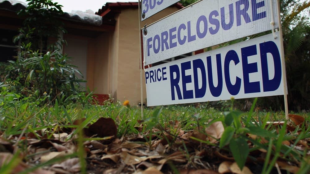 Minnesota foreclosures drop 17 percent in 2011 | MPR News
