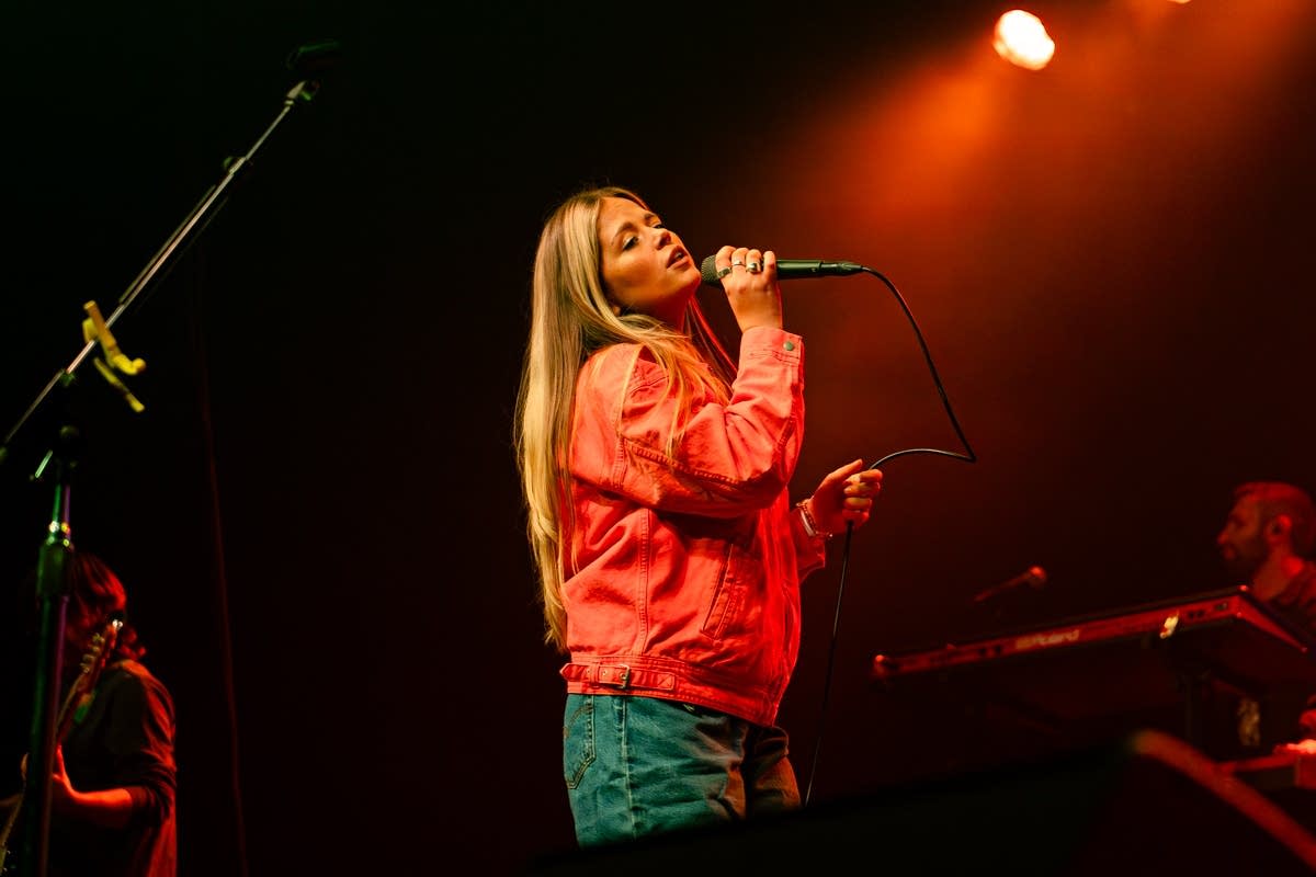 The Chart Show: Ber goes to No. 1 with "Oh, To Be Cool"